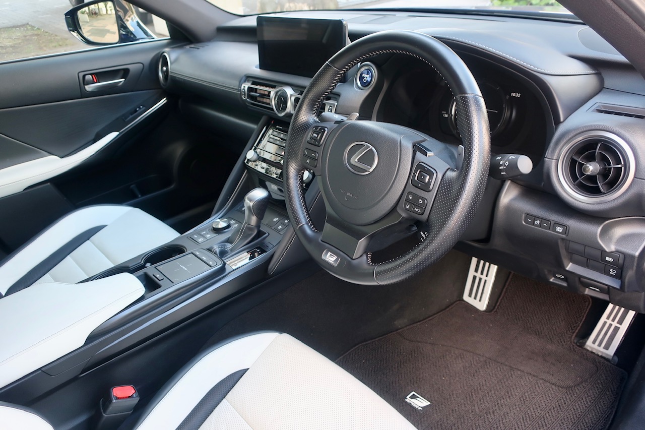 愛車と同じレクサス IS300h「F SPORT」を借りてみた | レクサスでドライブ日記